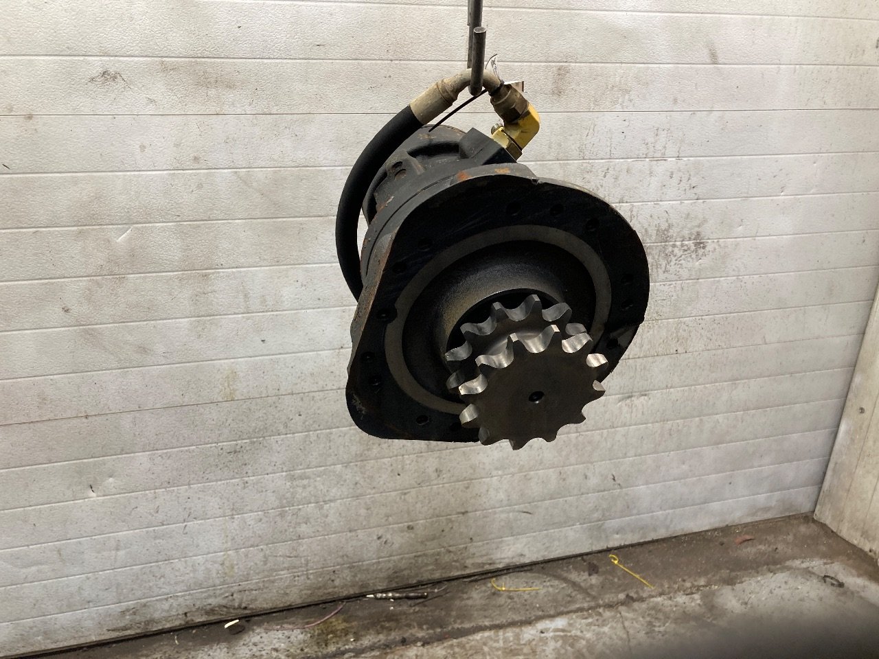 AT343527 | John Deere 326D Hydraulic Motor for Sale