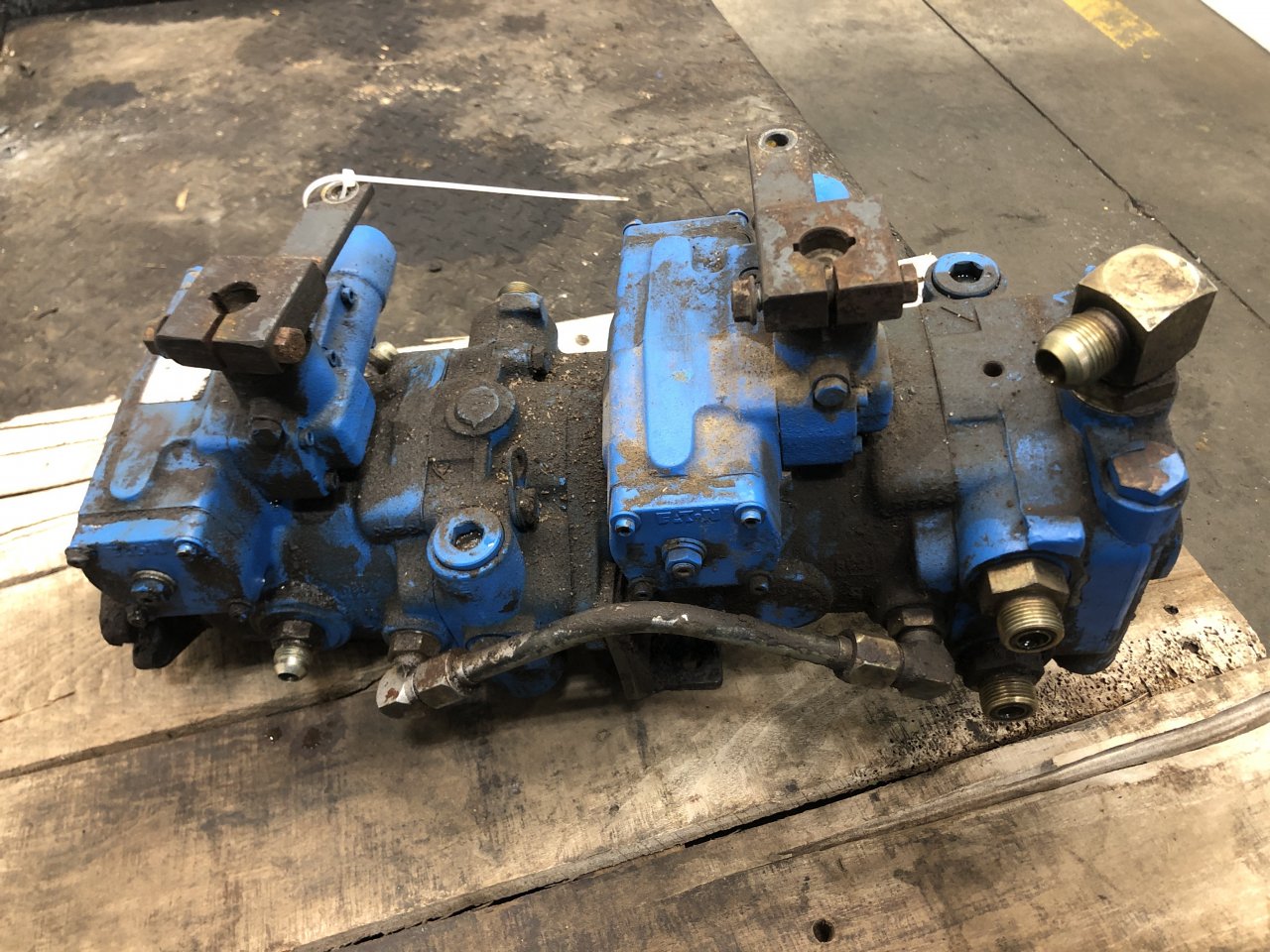 12424302 | Gehl 4635SX Hydraulic Pump for Sale