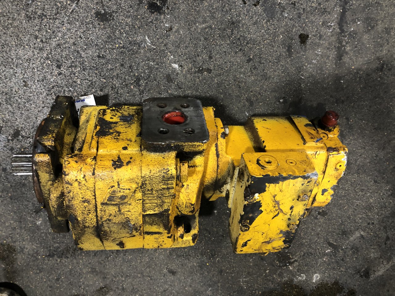 AT103944 | John Deere 544G Hydraulic Pump for Sale