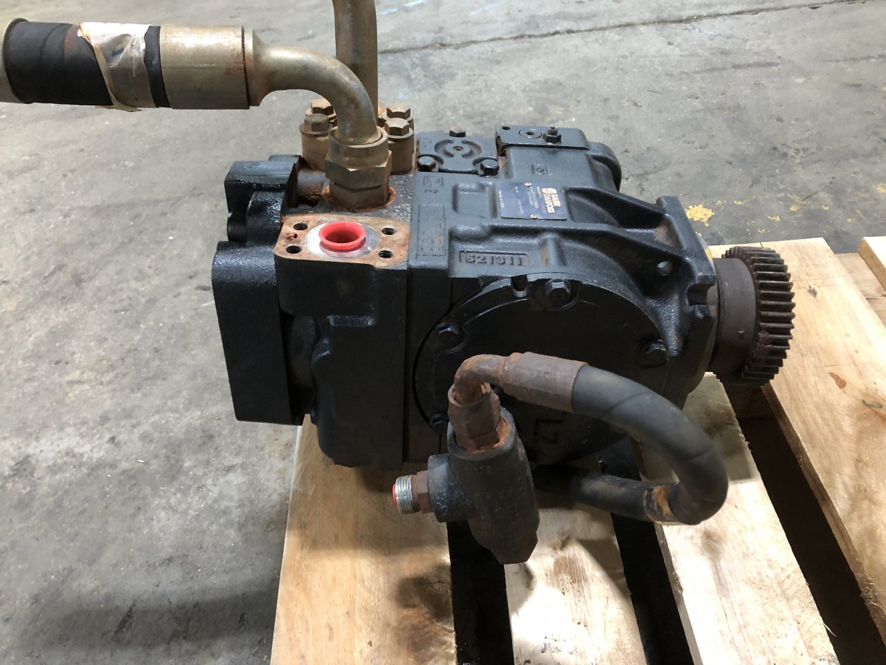 AT330362 | John Deere 700J XLT Equip Hydrostatic Pump for Sale