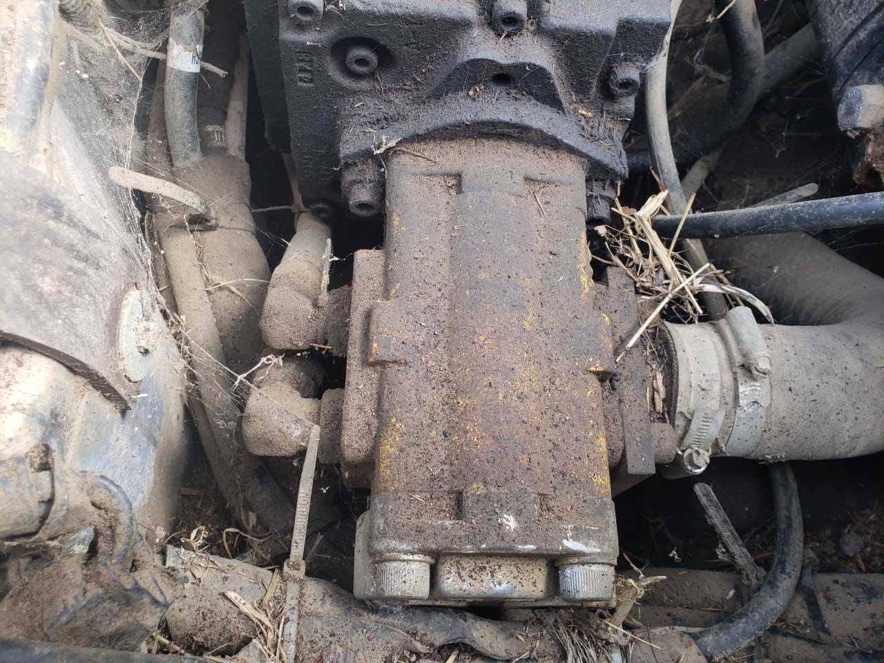 1902017900 | Takeuchi TL130 Hydraulic Pump for Sale