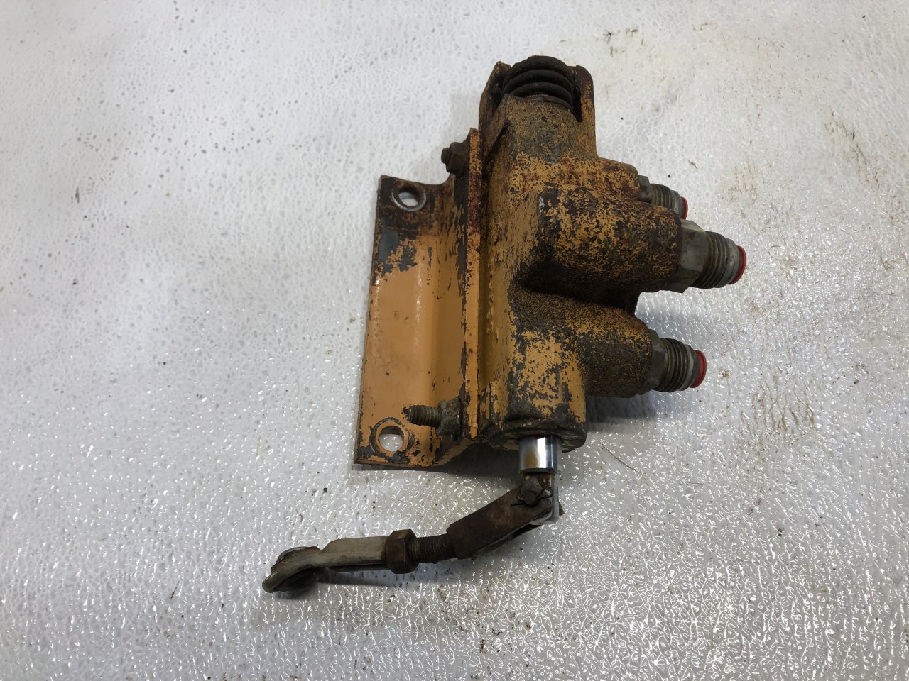 H674465 | Case 1845C Hydraulic Valve for Sale