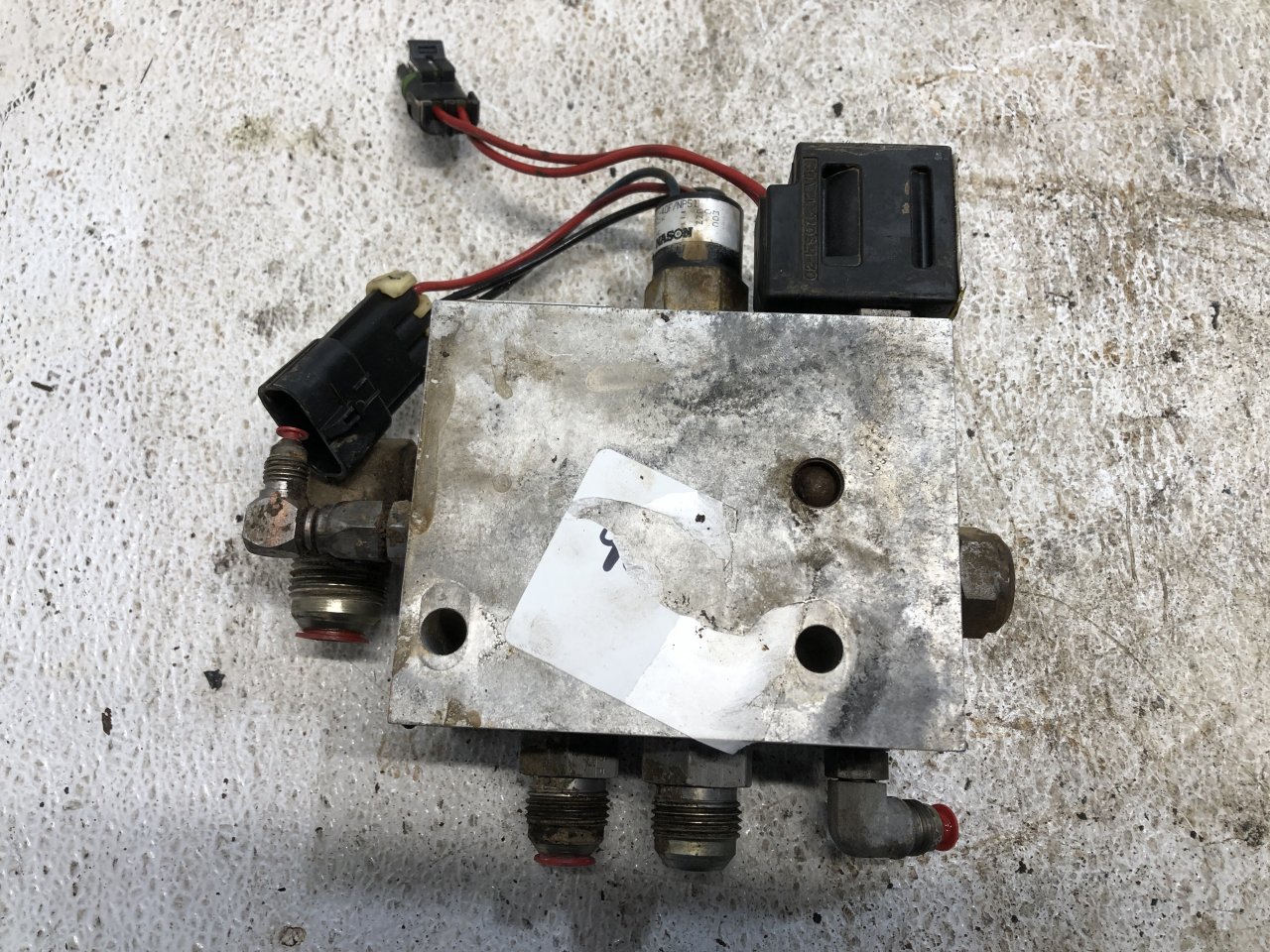Mustang 2040 Hydraulic Valve for Sale