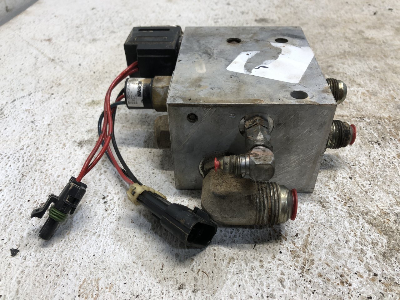 Mustang 2040 Hydraulic Valve for Sale