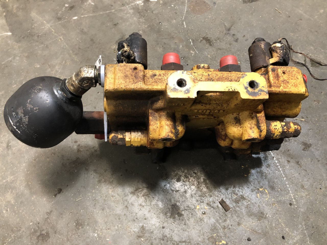 216-6169 | CAT 236 Hydraulic Valve for Sale