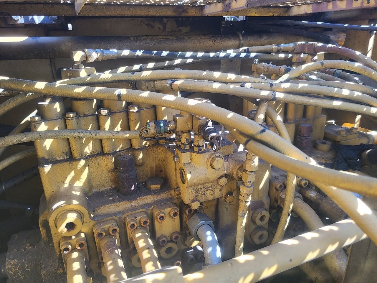 6E-2474 | CAT 320L Hydraulic Valve for Sale