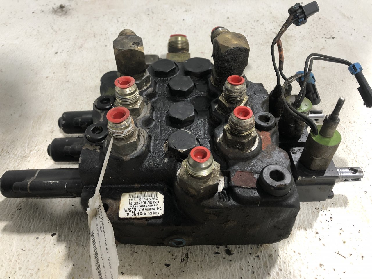 87446760 | Case 435 Hydraulic Valve for Sale