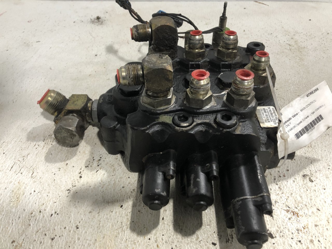 87446760 | Case 435 Hydraulic Valve for Sale