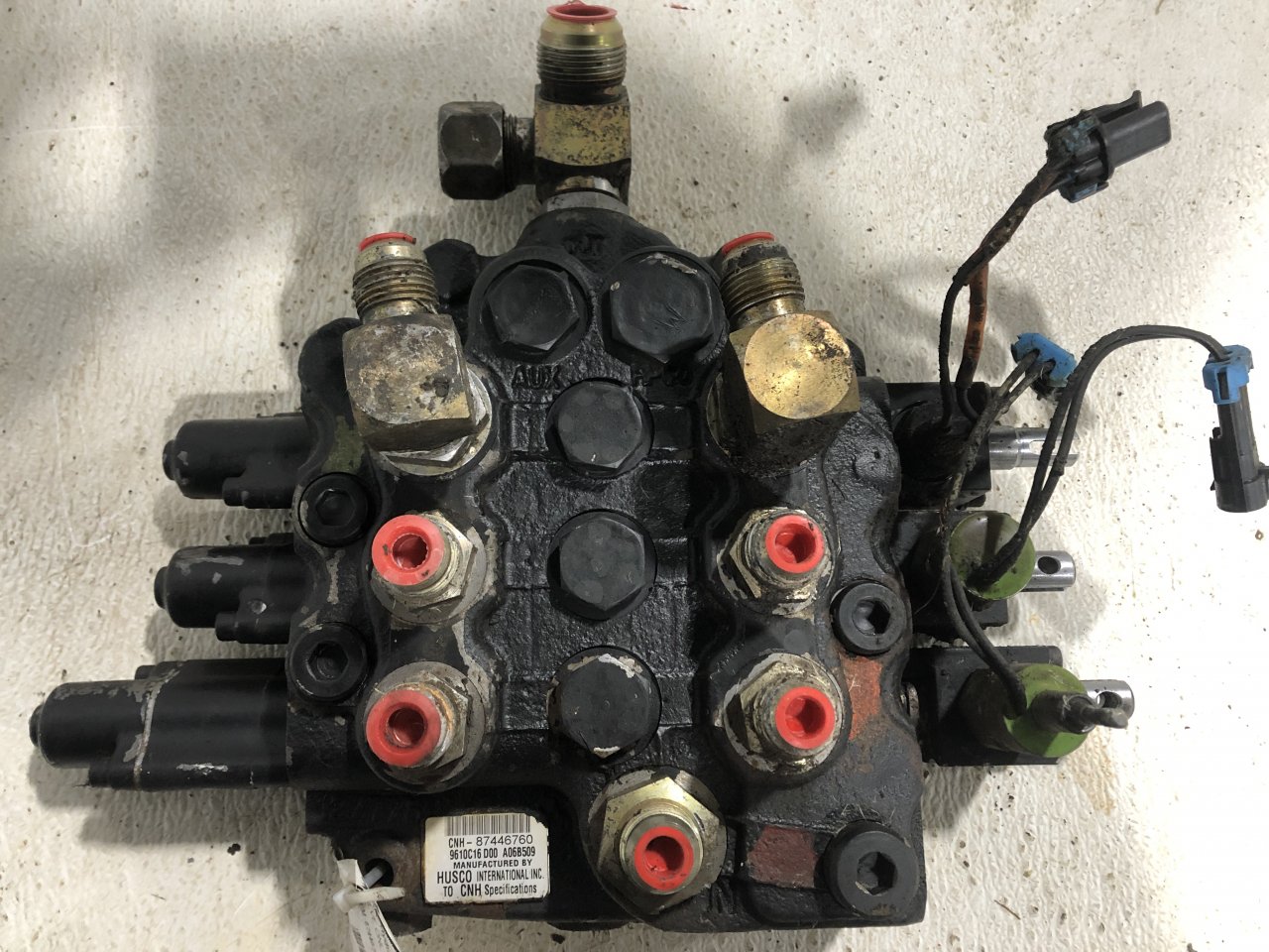 87446760 | Case 435 Hydraulic Valve for Sale