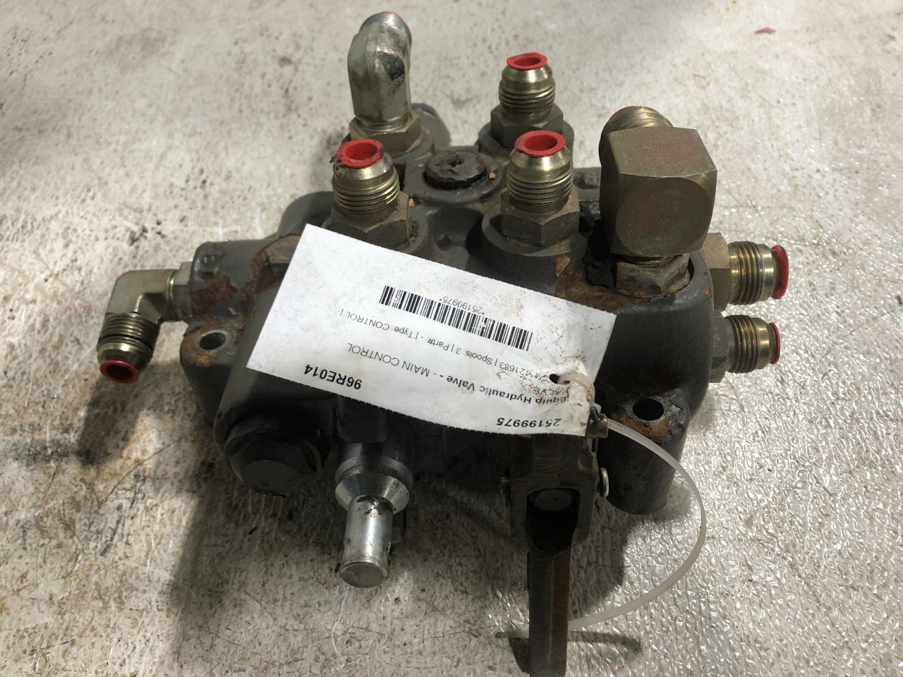 121683 | Gehl 4625SX Hydraulic Valve for Sale