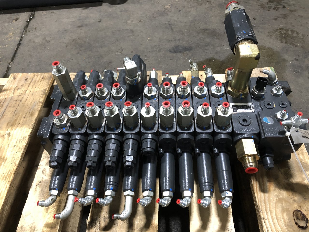 FYD00000250 | John Deere 50G Hydraulic Valve for Sale