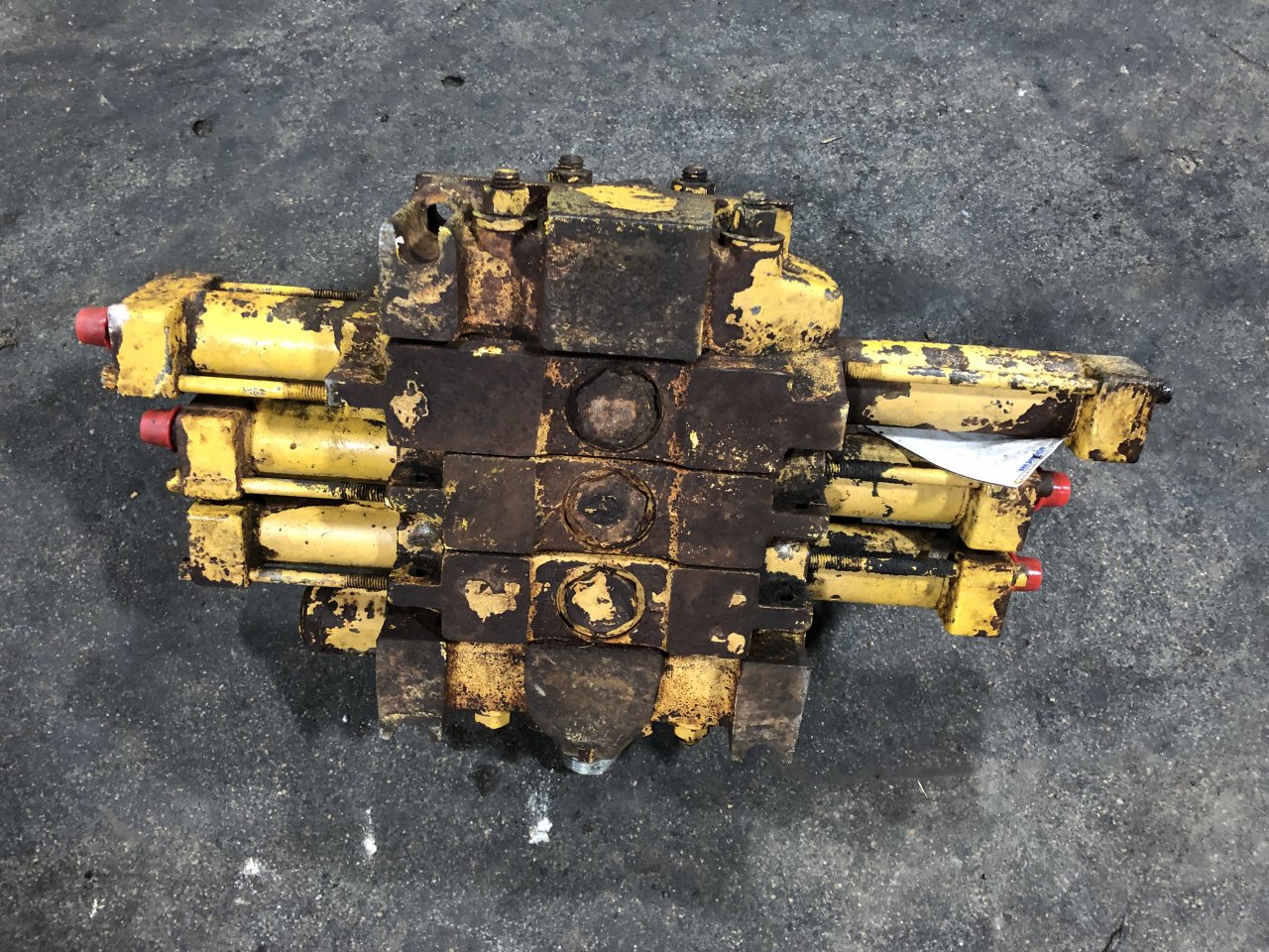 AT158112 | John Deere 544G Hydraulic Valve for Sale