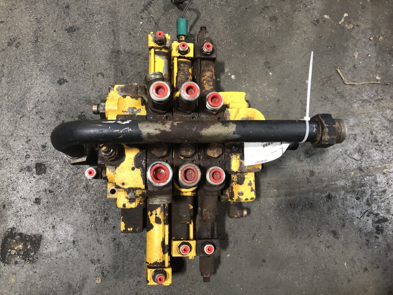 AT308388 | John Deere 544J Hydraulic Valve for Sale