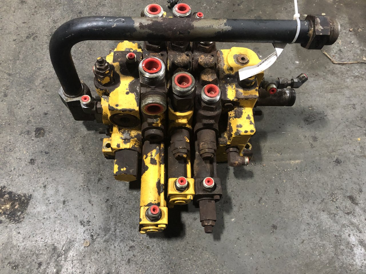 AT308388 | John Deere 544J Hydraulic Valve for Sale