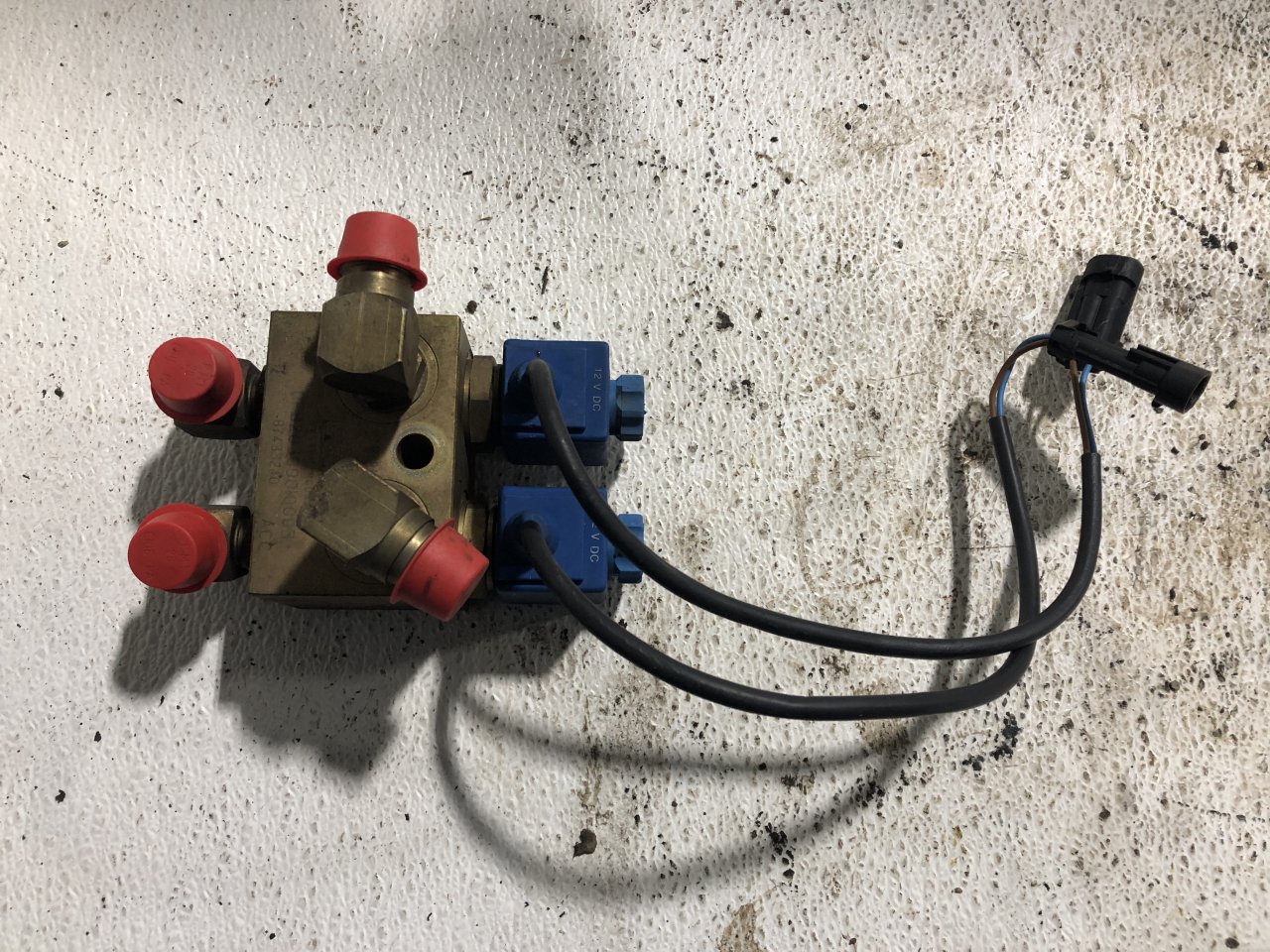 87433240 | Case 580 SM Hydraulic Valve for Sale