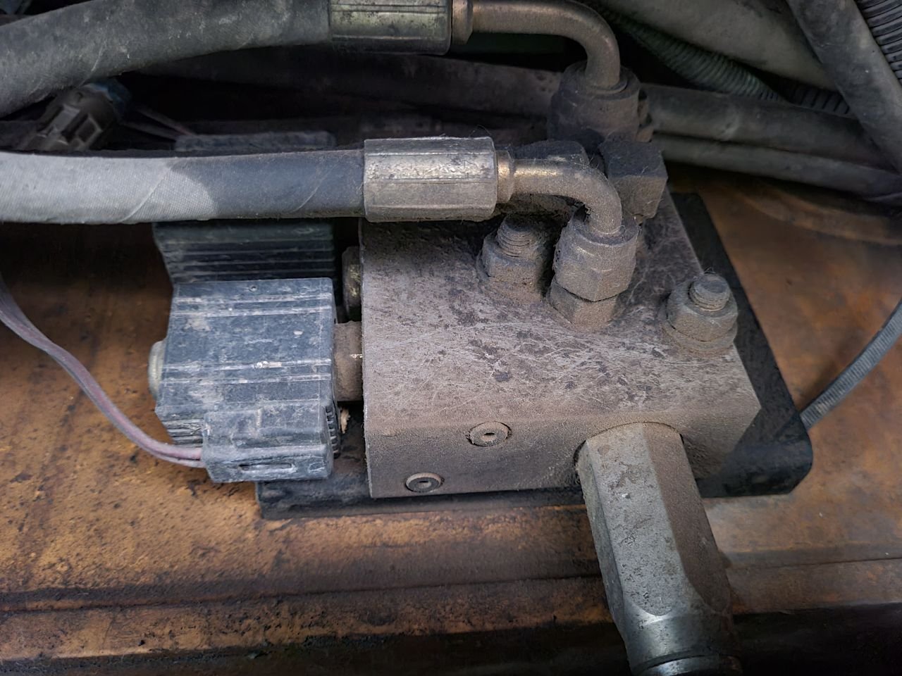 87435909 | Case 580 SM Hydraulic Valve for Sale