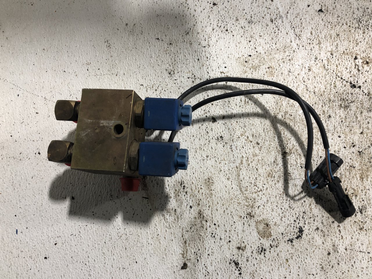 87433240 | Case 580 SM Hydraulic Valve for Sale