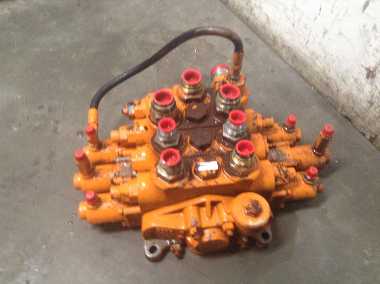 1978263C1 | Case 621B Hydraulic Valve for Sale