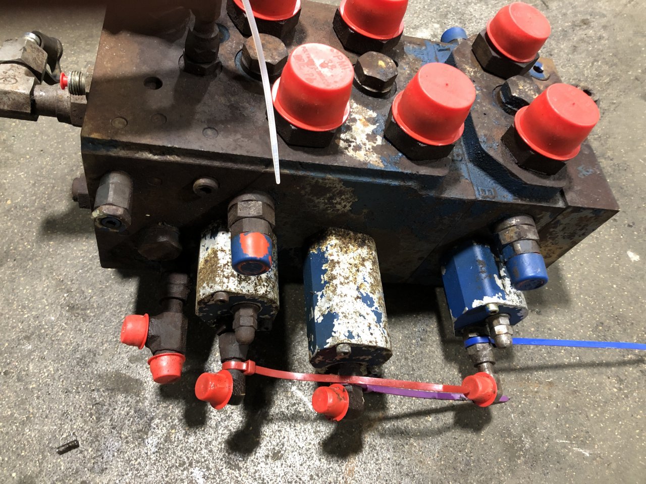 87307983 | Case 621F Hydraulic Valve for Sale