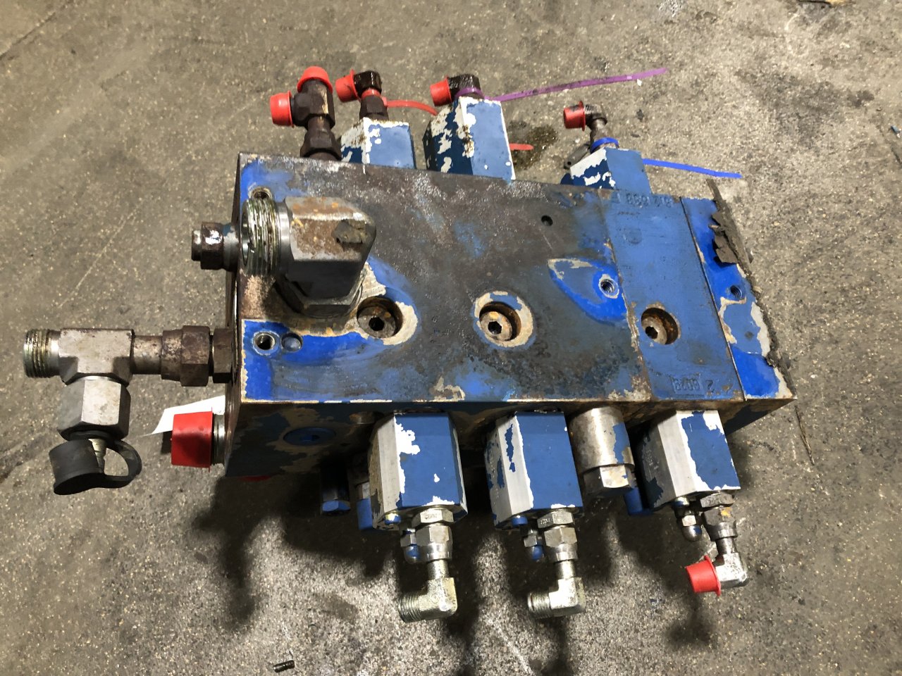87307983 | Case 621F Hydraulic Valve for Sale
