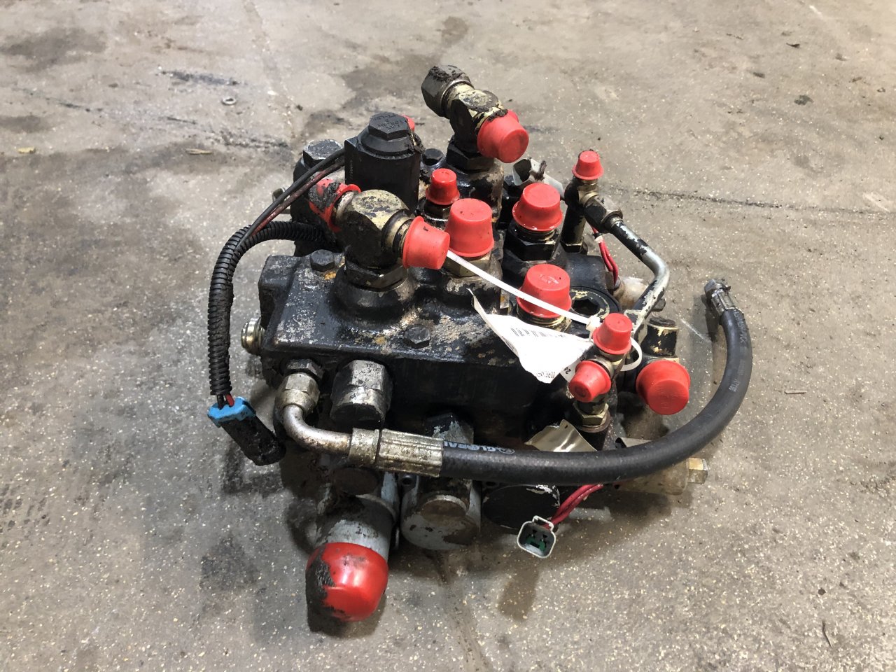 6812927 | Bobcat 763 Hydraulic Valve for Sale