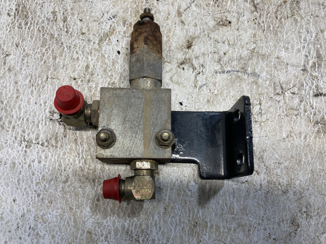 7230495 | Bobcat 763 Hydraulic Valve for Sale