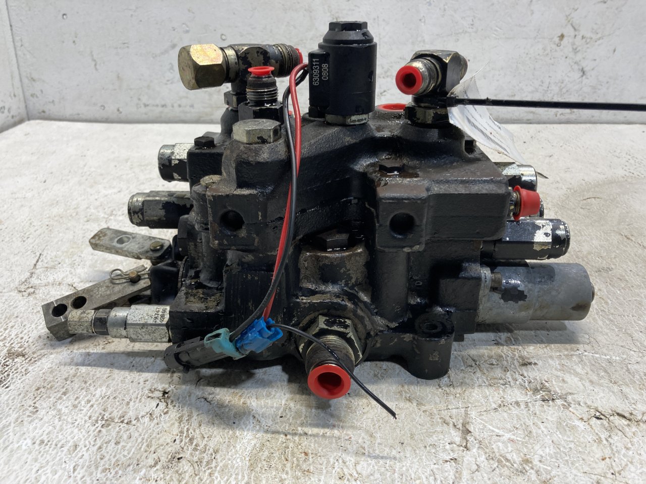 6589118 | Bobcat 763 Hydraulic Valve for Sale