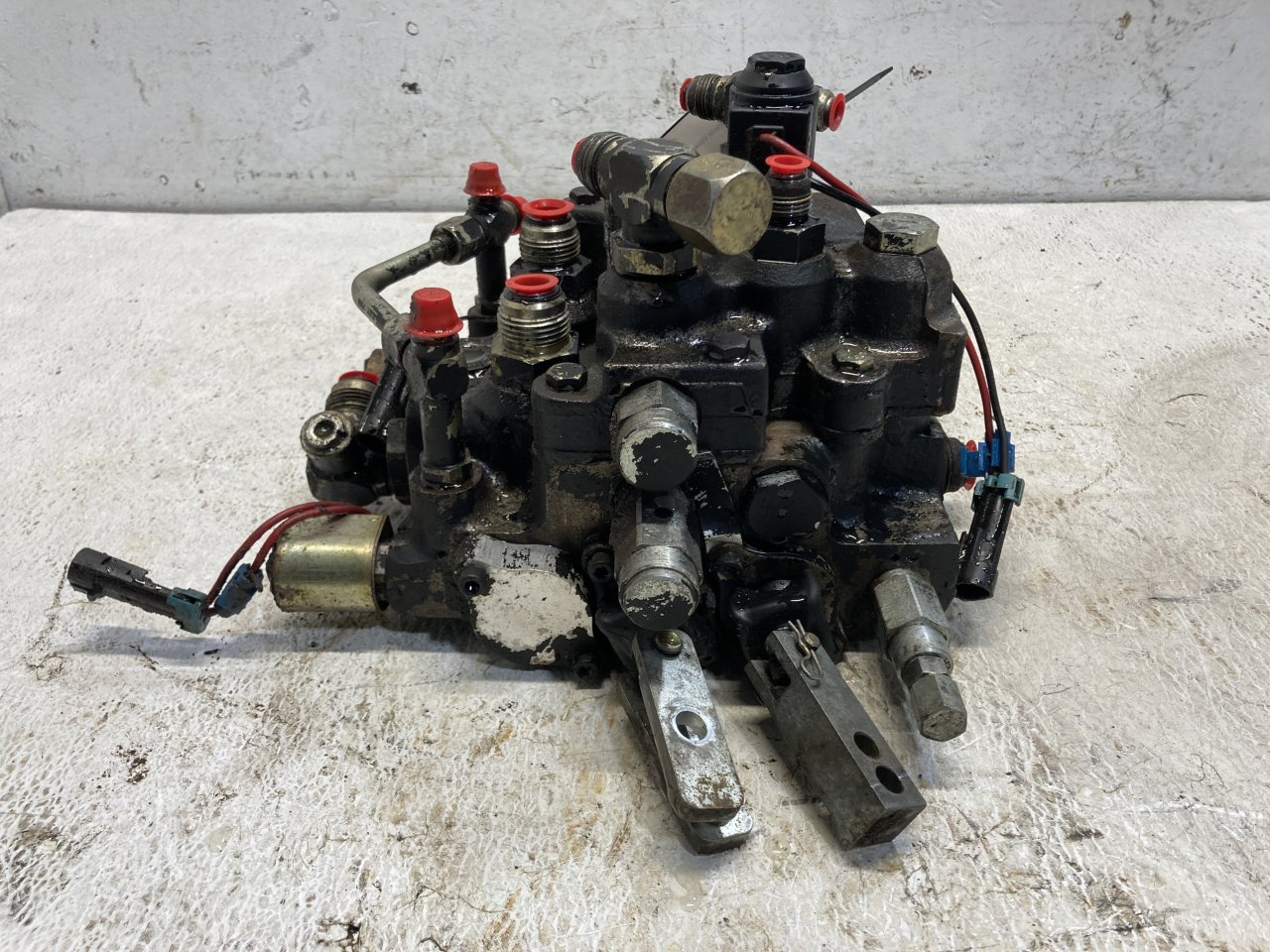 6589118 | Bobcat 763 Hydraulic Valve for Sale