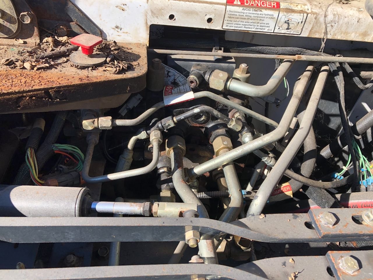 7222720 | Bobcat 773 Hydraulic Valve for Sale