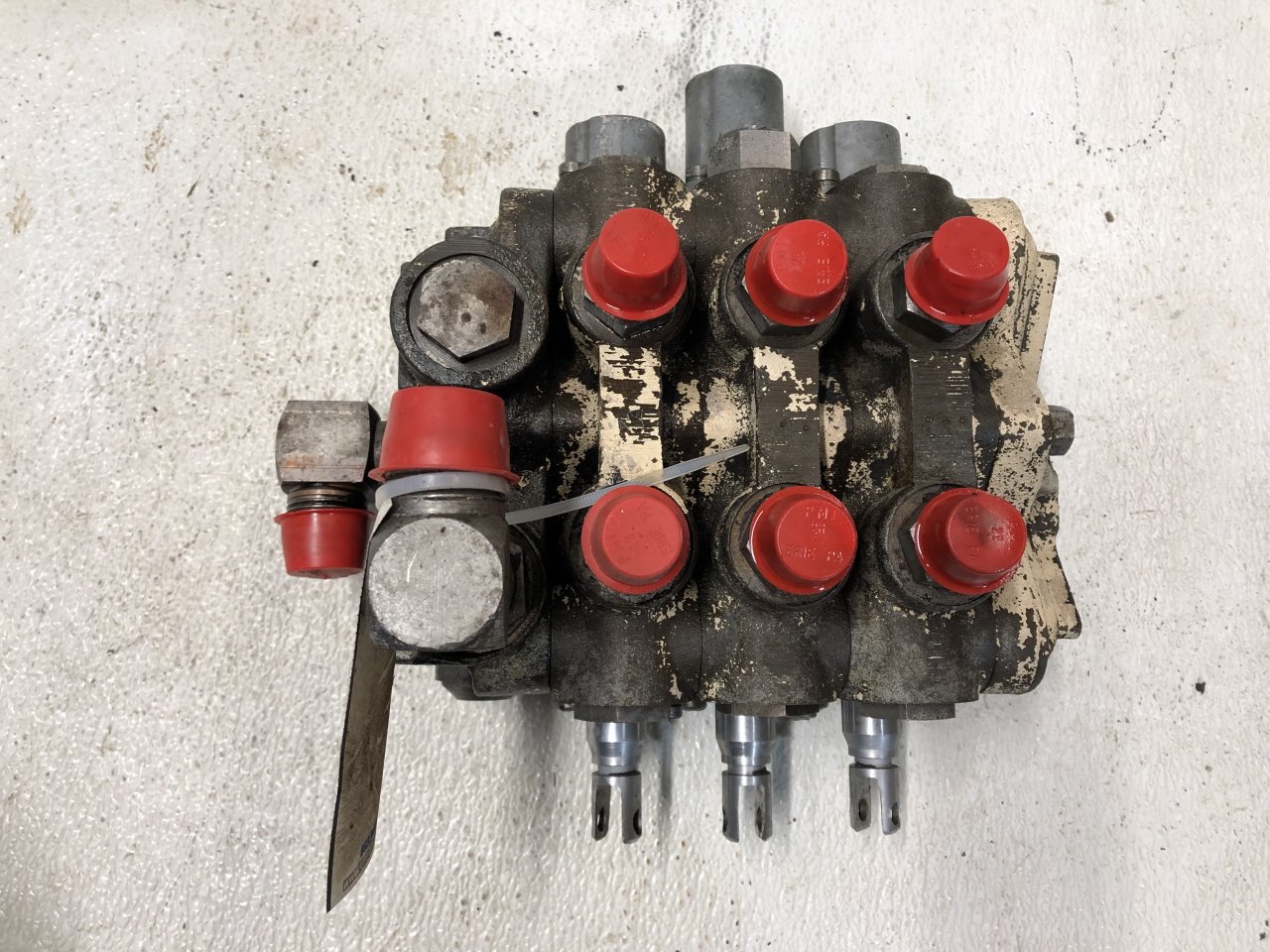6658670 | Bobcat 825 Hydraulic Valve for Sale