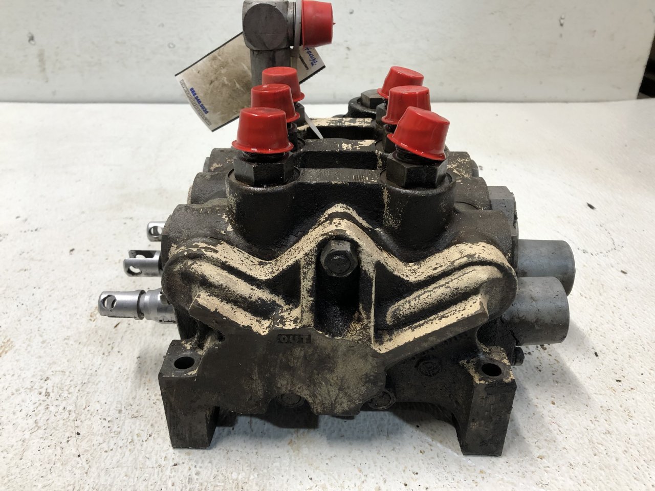 6658670 | Bobcat 825 Hydraulic Valve for Sale