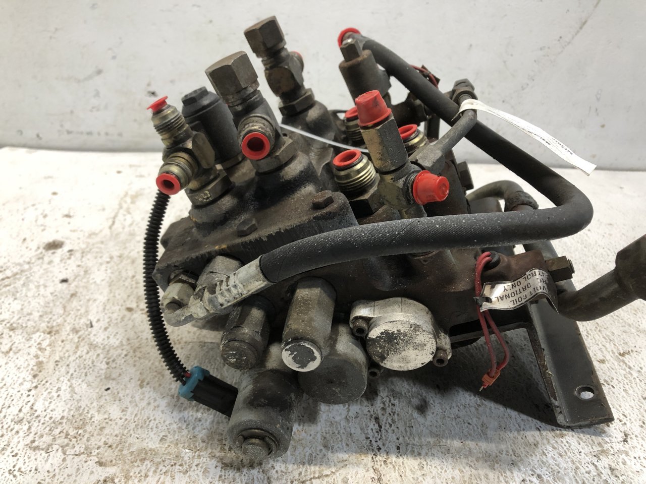 6806150 | Bobcat 863 Hydraulic Valve for Sale