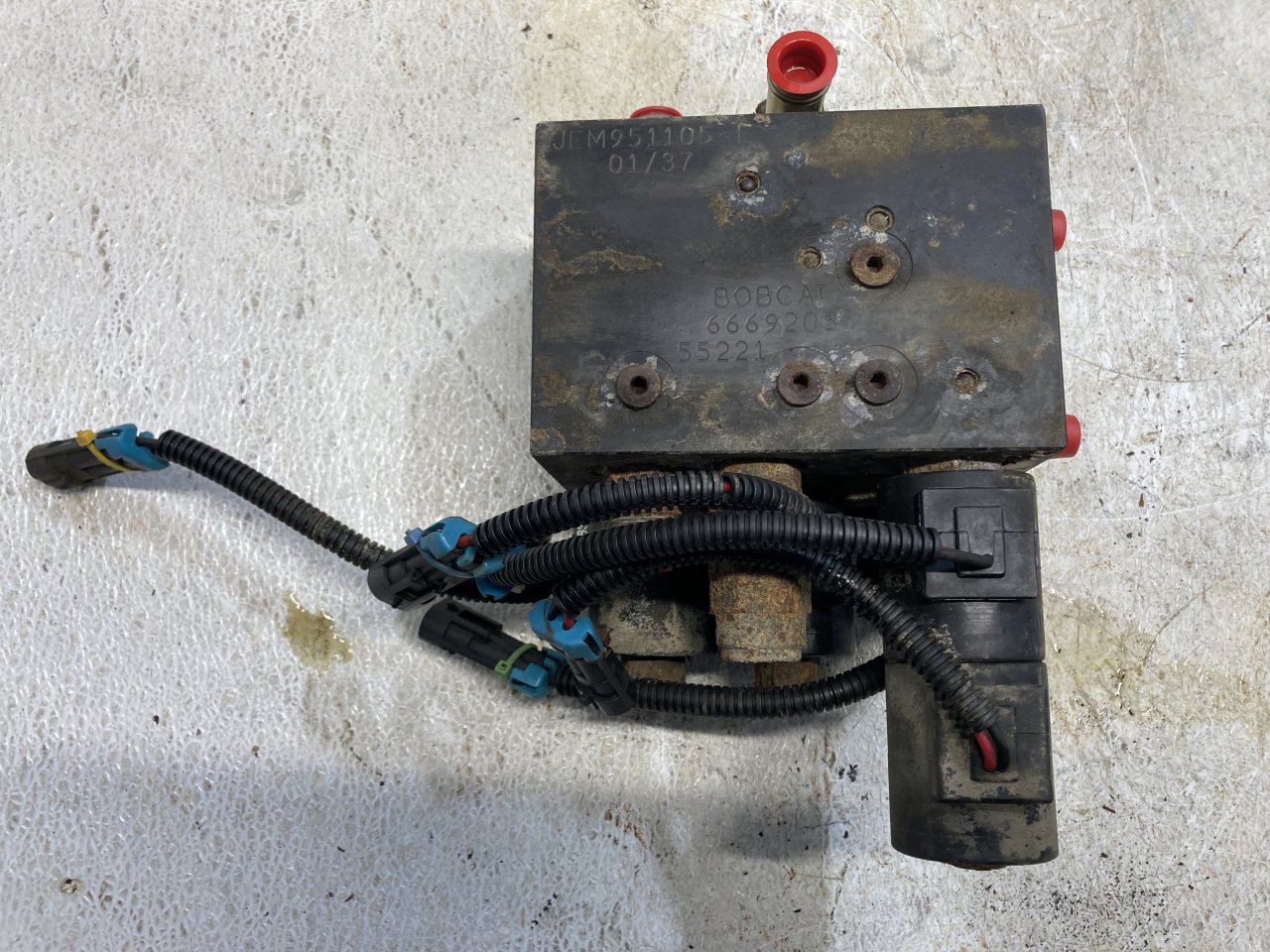 6669203 | Bobcat 873 Hydraulic Valve for Sale