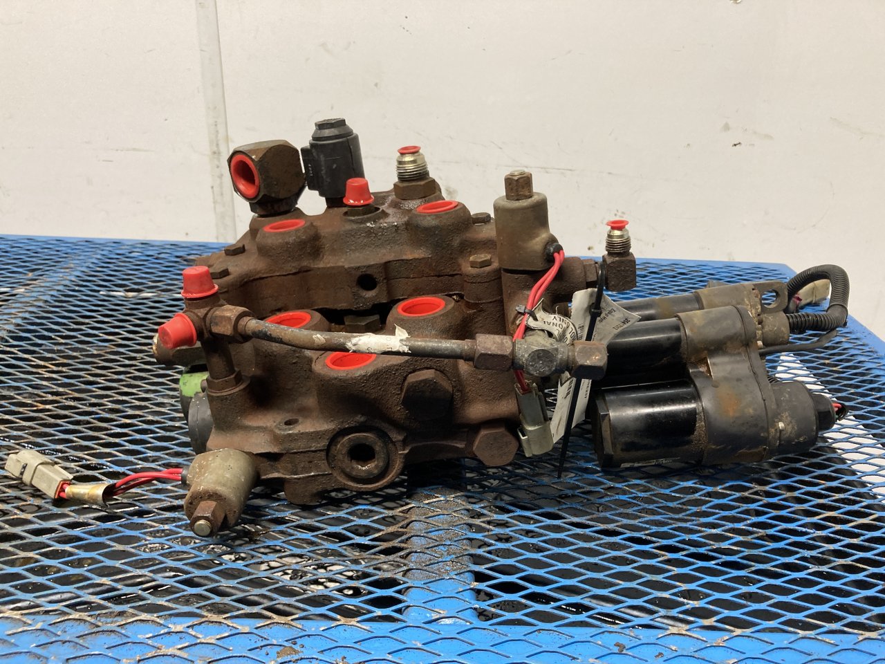 6809107 | Bobcat 873 Hydraulic Valve for Sale