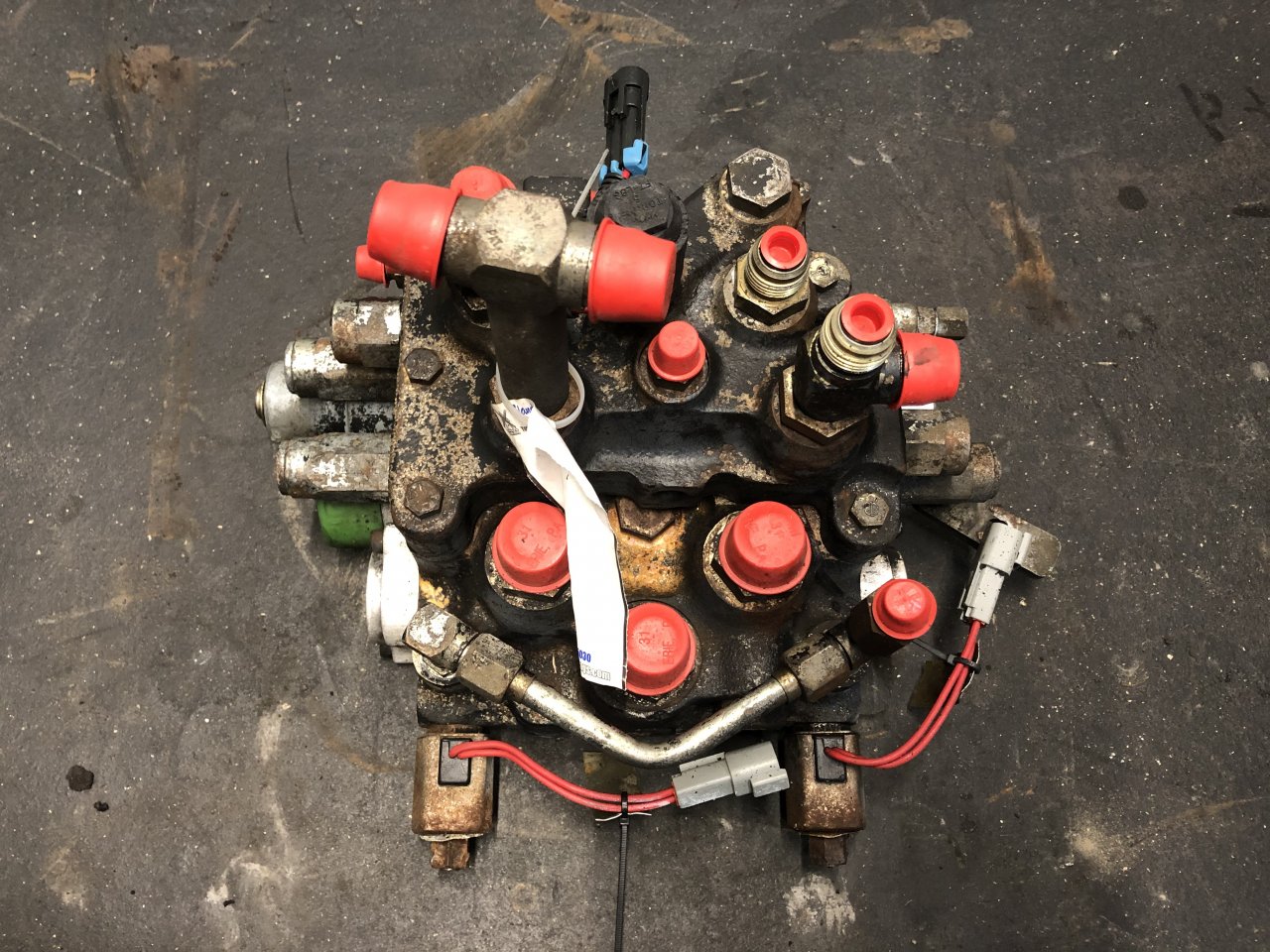 6806180 | Bobcat 873 Hydraulic Valve for Sale