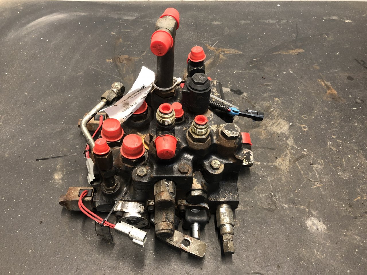 6806180 | Bobcat 873 Hydraulic Valve for Sale