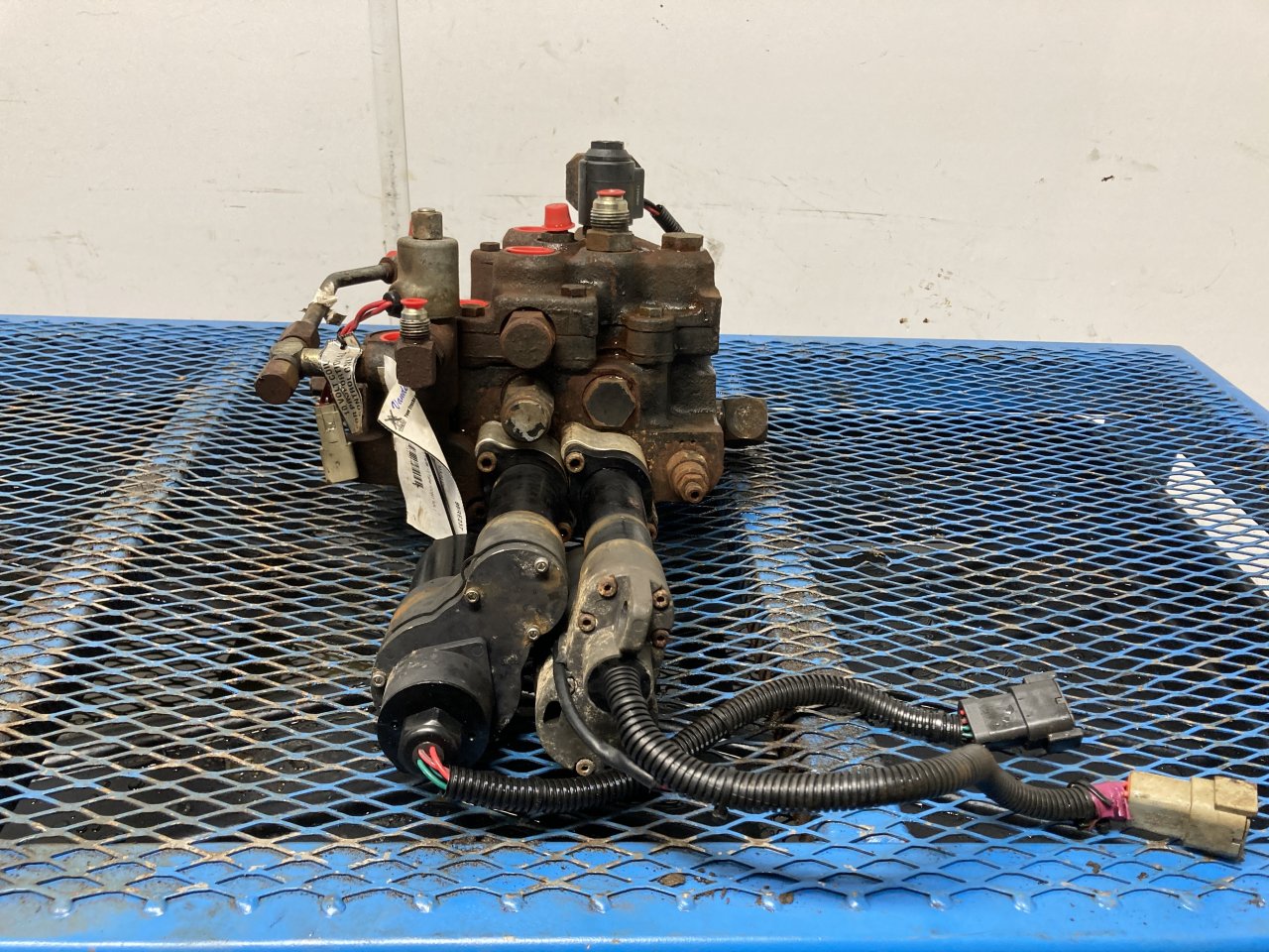 6809107 | Bobcat 873 Hydraulic Valve for Sale