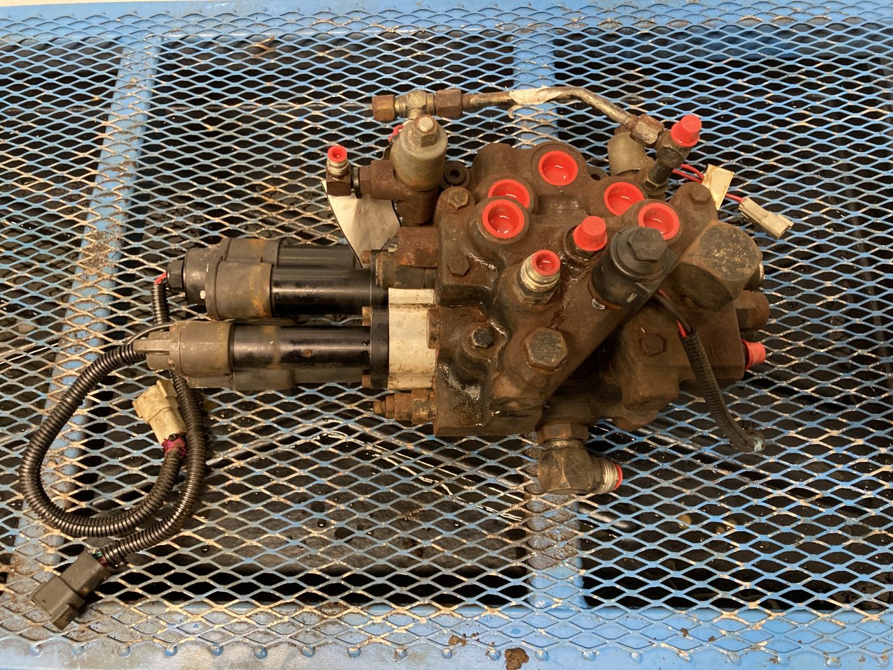 6809107 | Bobcat 873 Hydraulic Valve for Sale