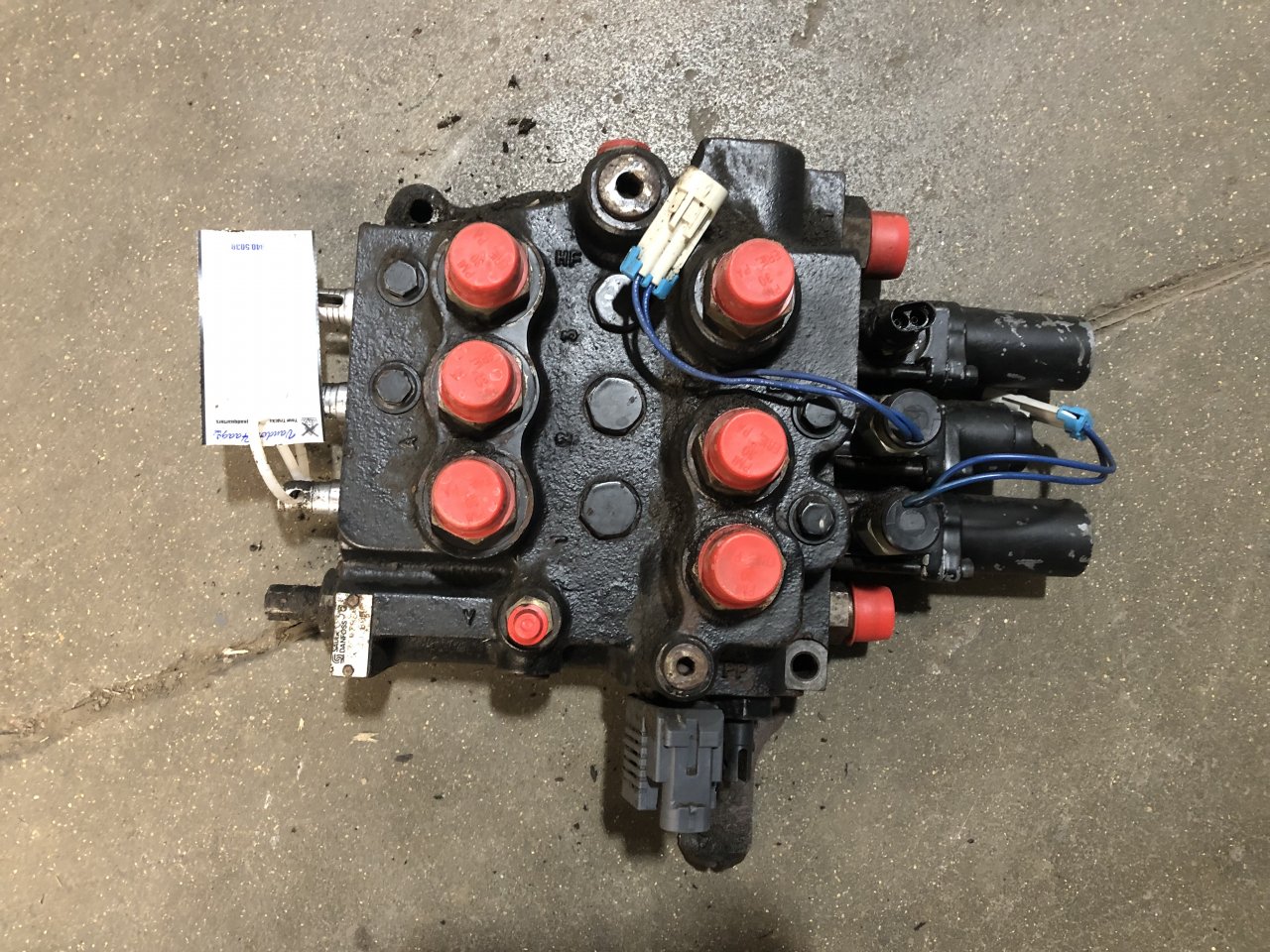 AT321302 | John Deere CT322 Hydraulic Valve for Sale