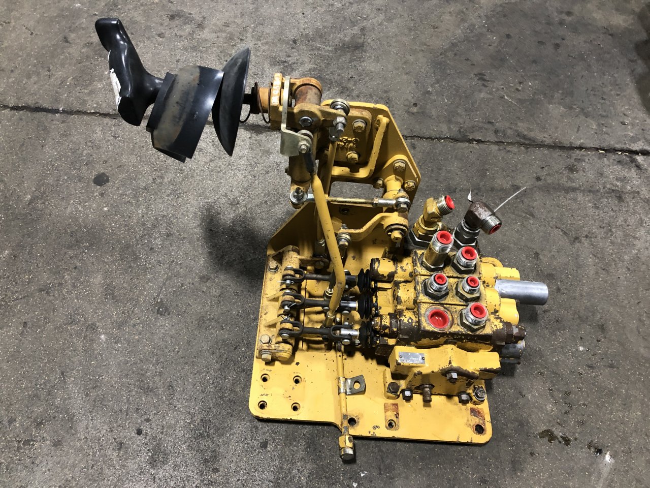 9T-9184 | CAT D4H II Hydraulic Valve for Sale