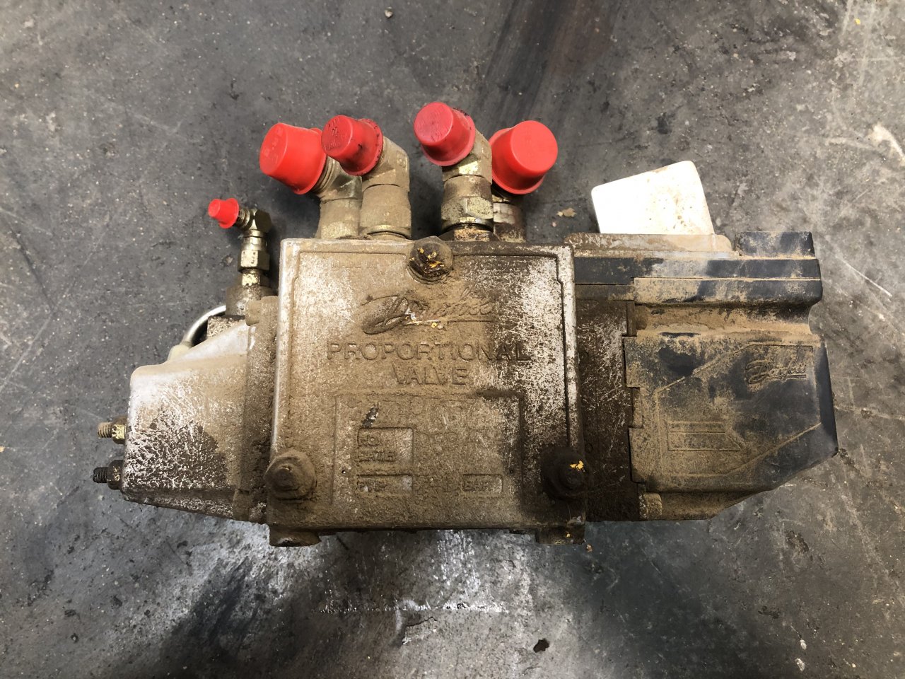 CAT D4H II Hydraulic Valve for Sale