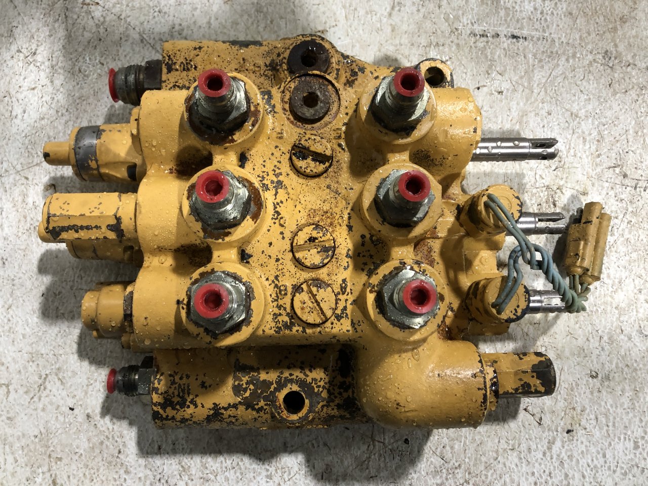 86604770 | New Holland LS140 Hydraulic Valve for Sale