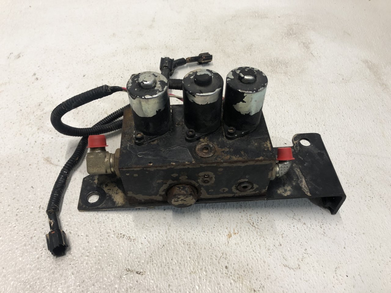 1901748800 | Takeuchi TB138FR Hydraulic Valve for Sale