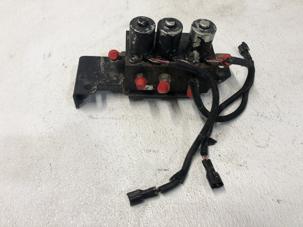 1901748800 | Takeuchi TB138FR Hydraulic Valve for Sale