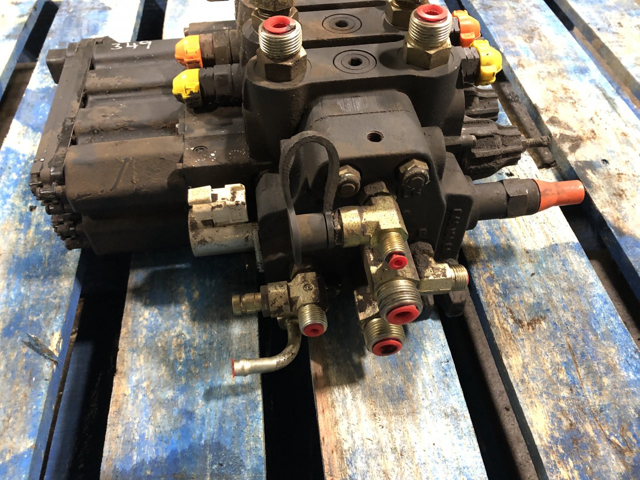 242-7958 | CAT TH580B Hydraulic Valve for Sale
