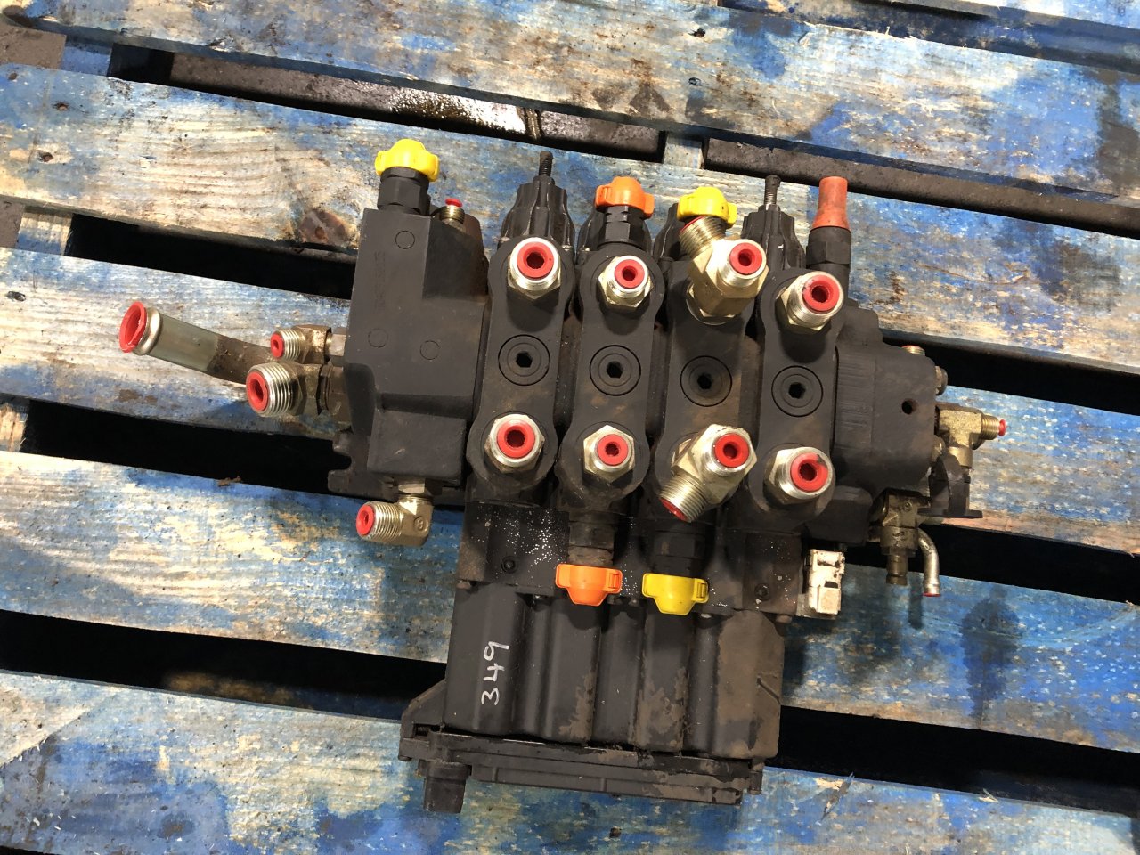 242-7958 | CAT TH580B Hydraulic Valve for Sale