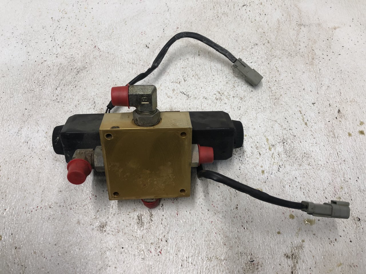 8I-6026 | CAT TH63 Hydraulic Valve for Sale