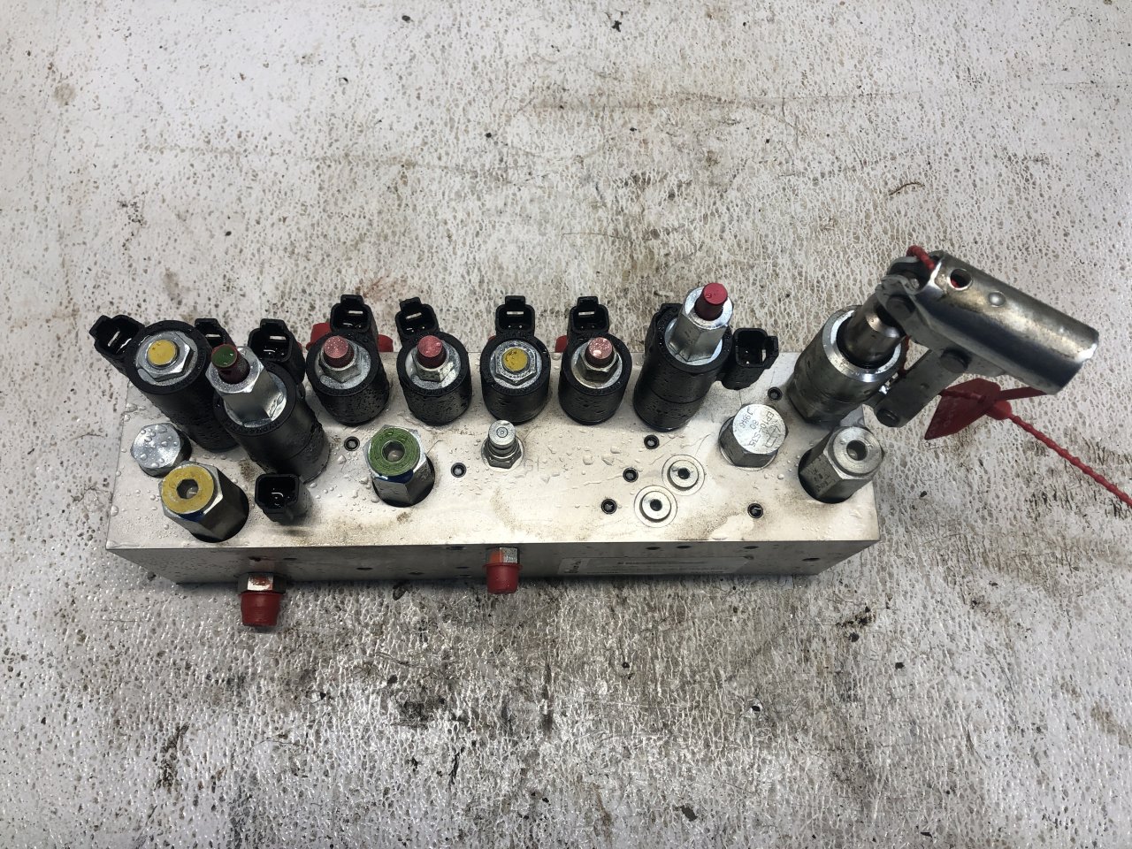99756GT | Genie TZ-50 Hydraulic Valve for Sale
