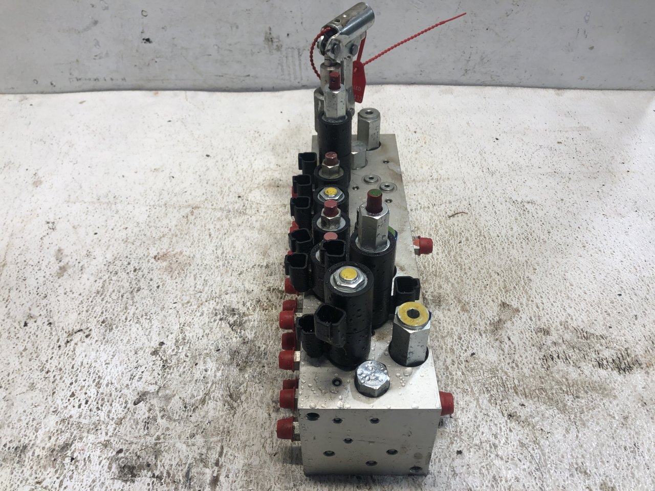 99756GT | Genie TZ-50 Hydraulic Valve for Sale