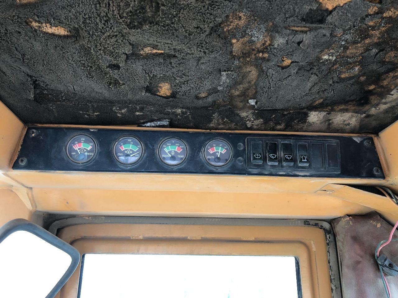 1977796C2 | Case 62-1 Instrument Cluster for Sale